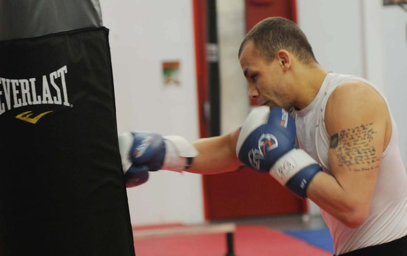 Boxer set to turn pro