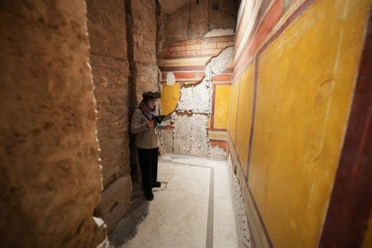 Ancient Rome meets modern technology as tourists visit restored ...