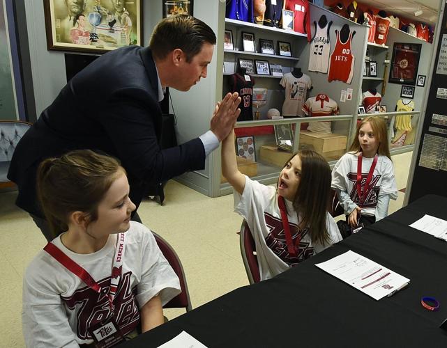8 kids get behind-the-scene look at the Petes