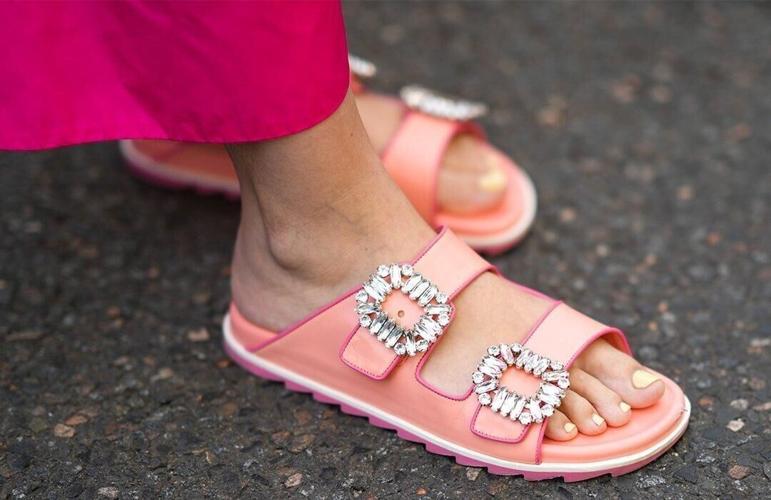 Which summer sandals and nail colours are your vibe?