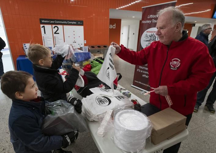 Hockey players and skaters help end hunger
