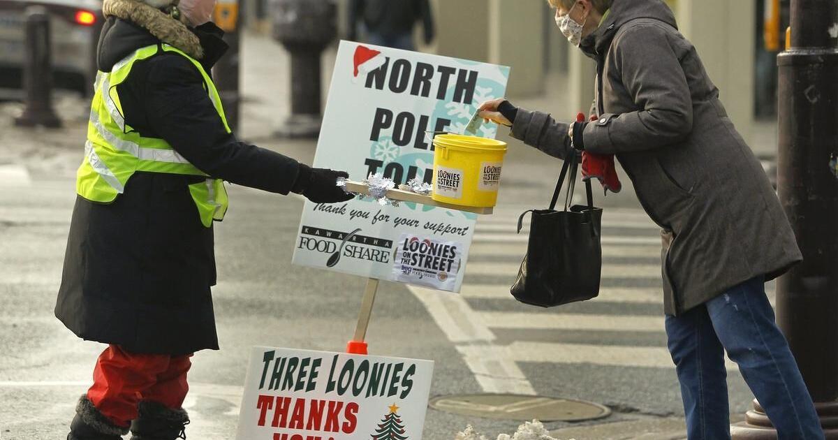 Photos: Loonies keep their distance to continue Loonies On The Street ...