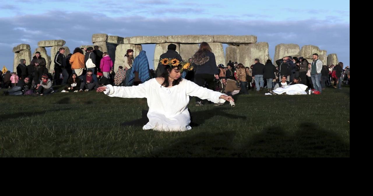 Thousands gather at Stonehenge for annual ritual marking the summer ...