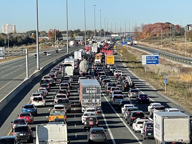 'EVERYONE IS DELAYED': Hwy. 401 closed both directions Monday morning ...