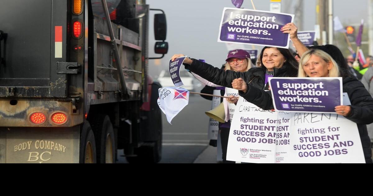 CUPE members hit the picket lines in Hamilton