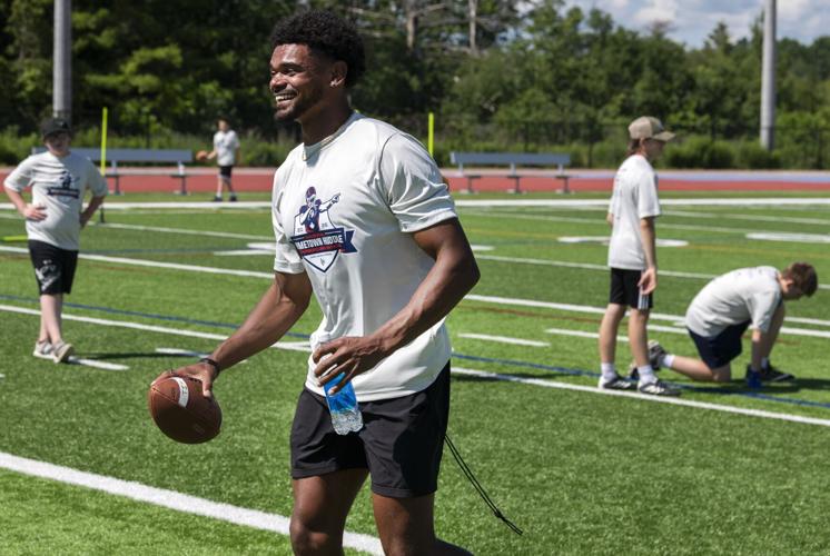 Instruction from NFL pros a big hit at Jared Wayne’s camp