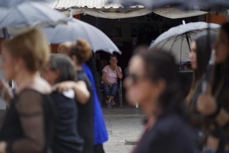 Mexican anti-cartel vigilante leader buried and with him, an armed ...