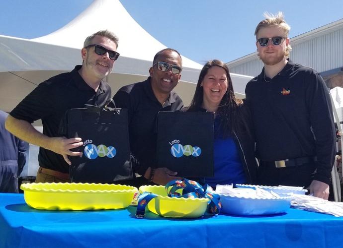 Kinmount community celebrates jackpot sale with store