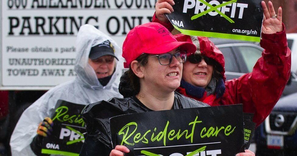 Nurses and PSWs hold information pickets ahead of bargaining