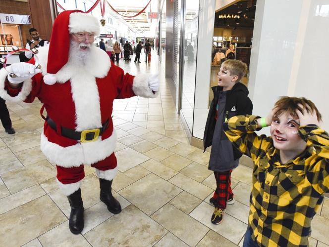 Santa shares breakfast with kids at Lansdowne Place