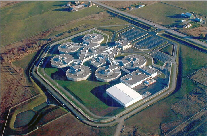 'A game of cat and mouse': Lindsay jail inmates using drones and ...