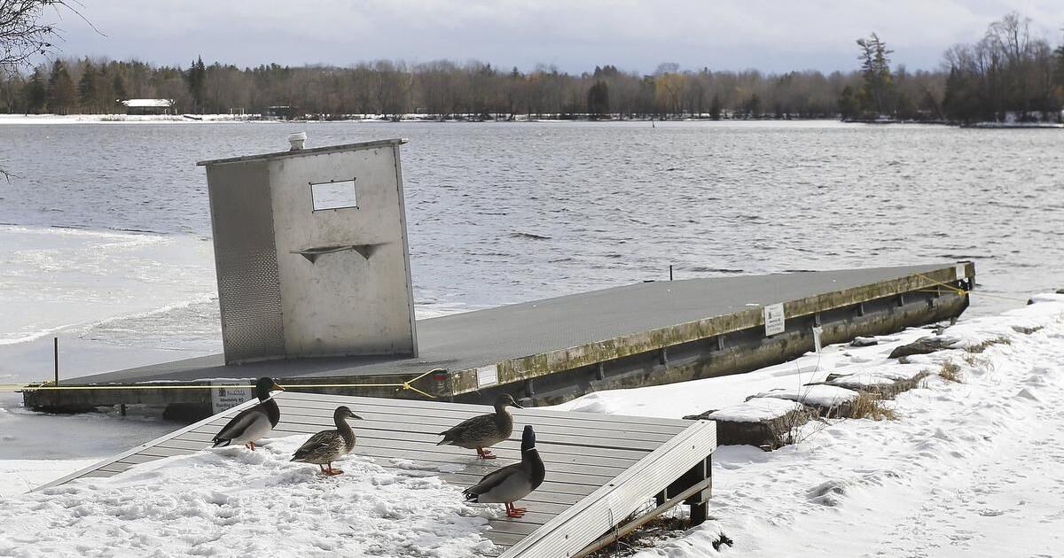 Fireworks barge breaks loose on Little Lakein Peterborough