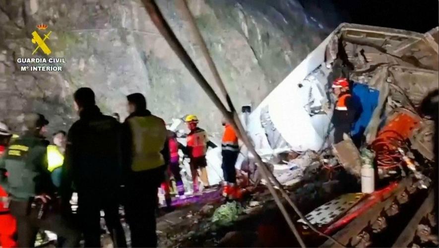 Barcelona commuter train crashes, 2 days after deadly train collision ...