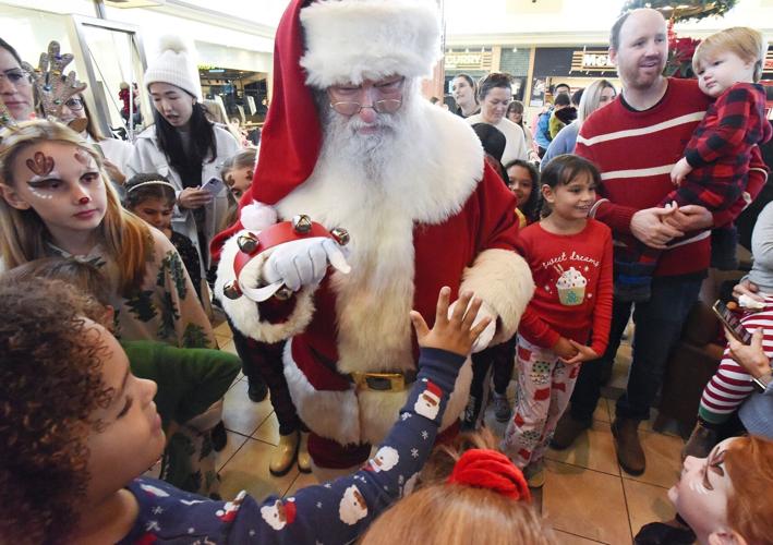 Santa shares breakfast with kids at Lansdowne Place