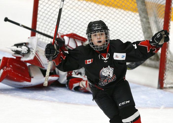 Campbellford Colts give coach a gift