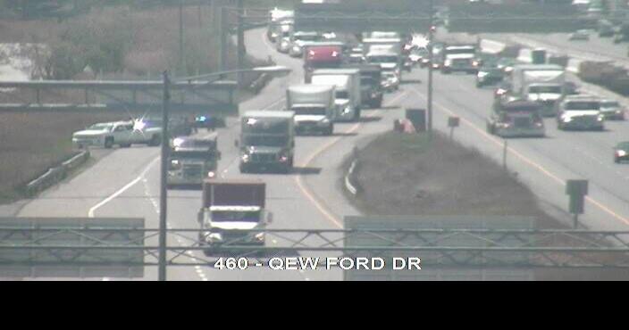 VIDEO: Multi-vehicle crash on QEW in Oakville creating traffic delays