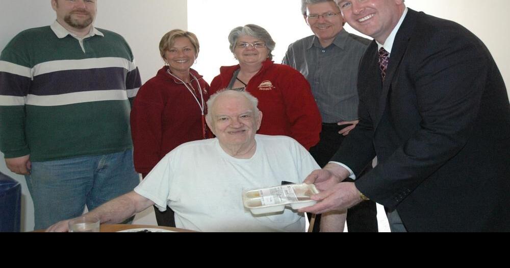 Mayor McGee participates in annual ‘Mayors for Meals”