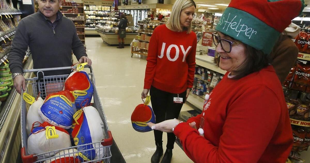 Photos: Lakefield Foodland spreads Christmas cheer with annual turkey ...