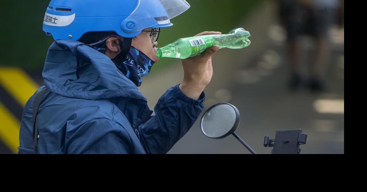Beijing heat wave clouds long weekend and sets multi-day temperature record