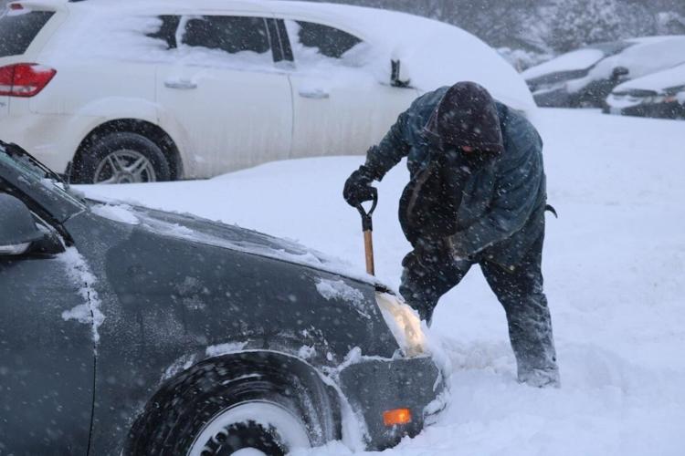 Winter storm warning lifted for Peterborough area after 34 cm of snow ...