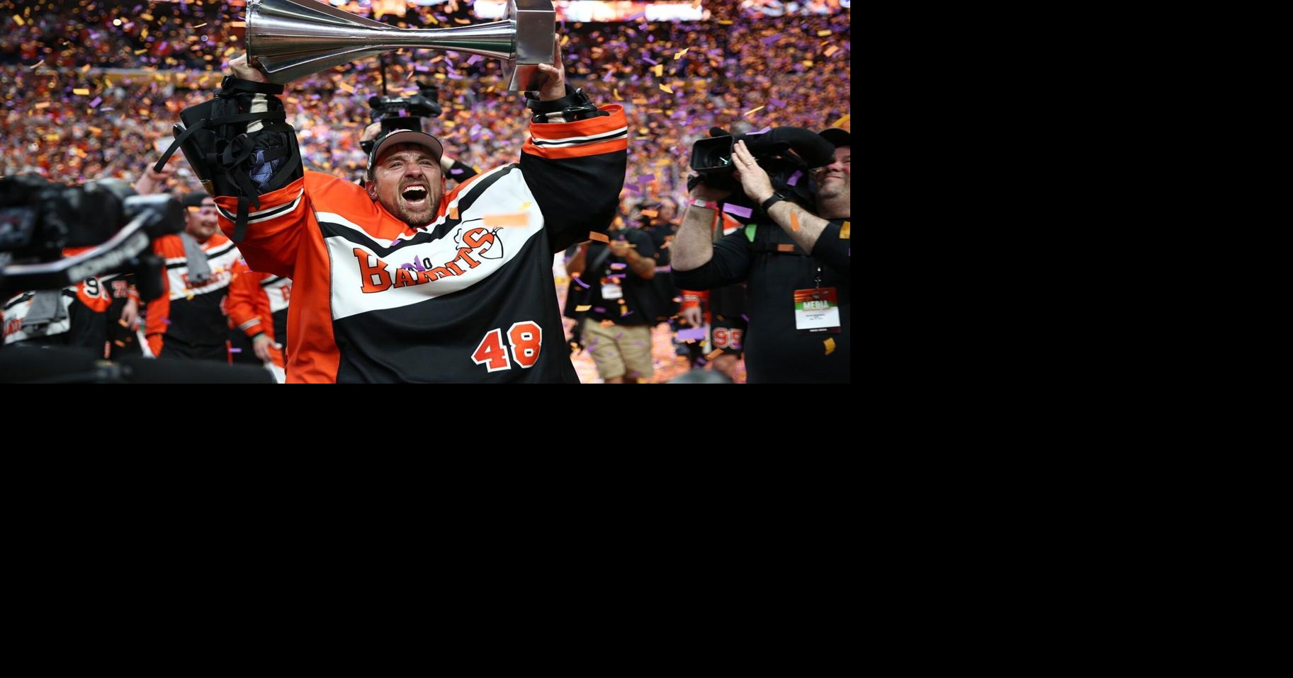 Former Lakers hoist NLL cup for Buffalo Bandits