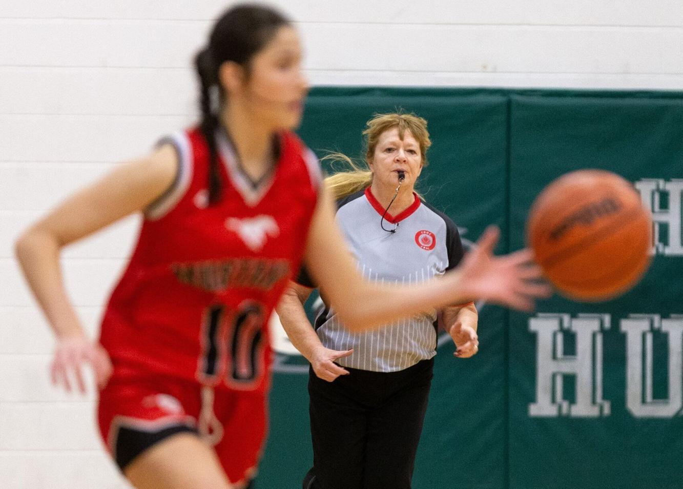 Ontario basketball ref reflects on 54 years of officiating