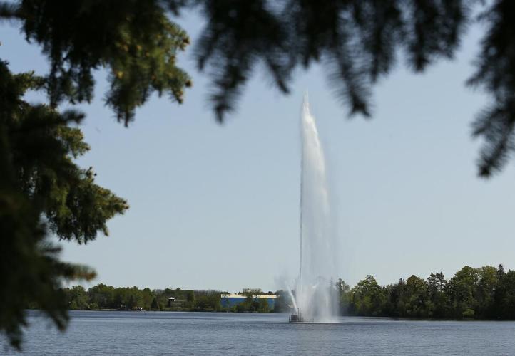 Photos: Centennial Fountain on Little Lake in Peterborough switched on ...