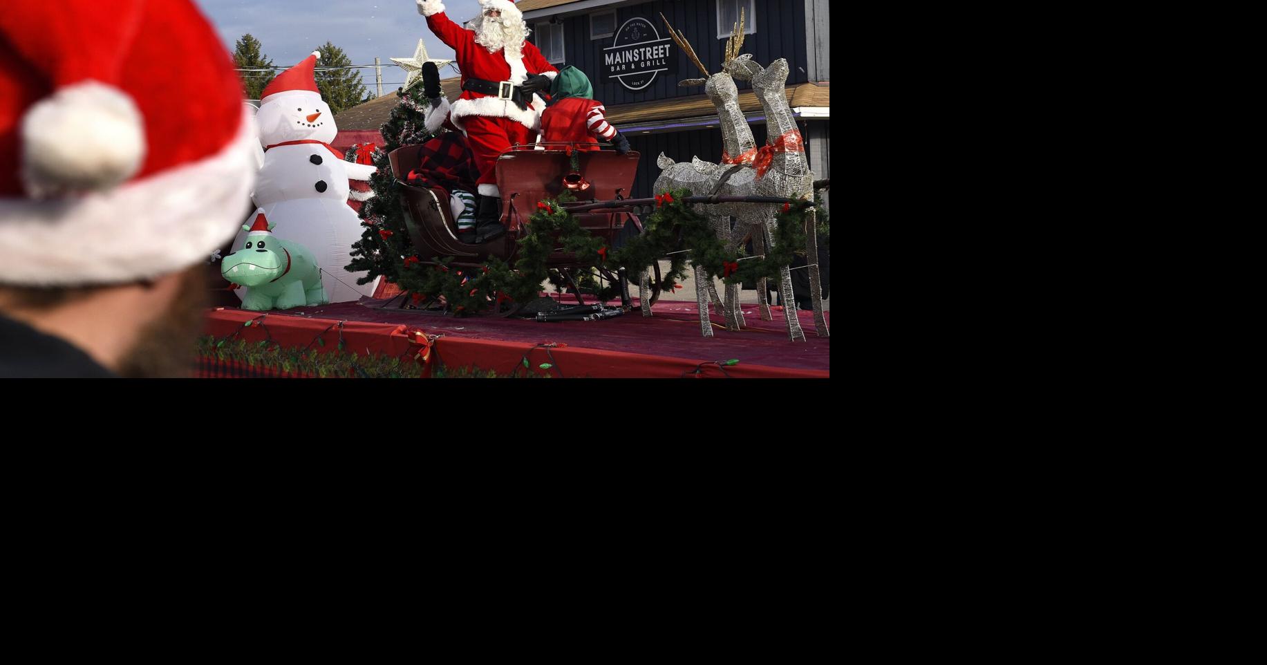 Buckhorn welcomes the jolly man for Santa Claus Parade