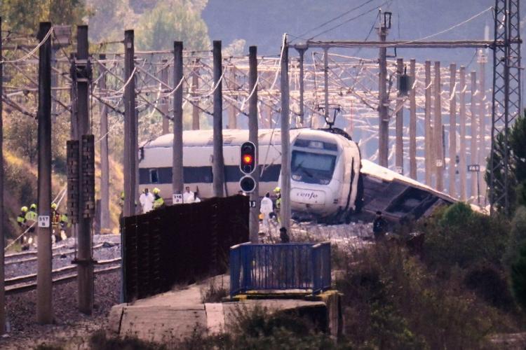 Barcelona commuter train crashes, 2 days after deadly train collision ...