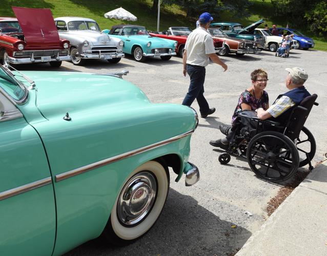 Memories roll into Extendicare Peterborough via vintage cars