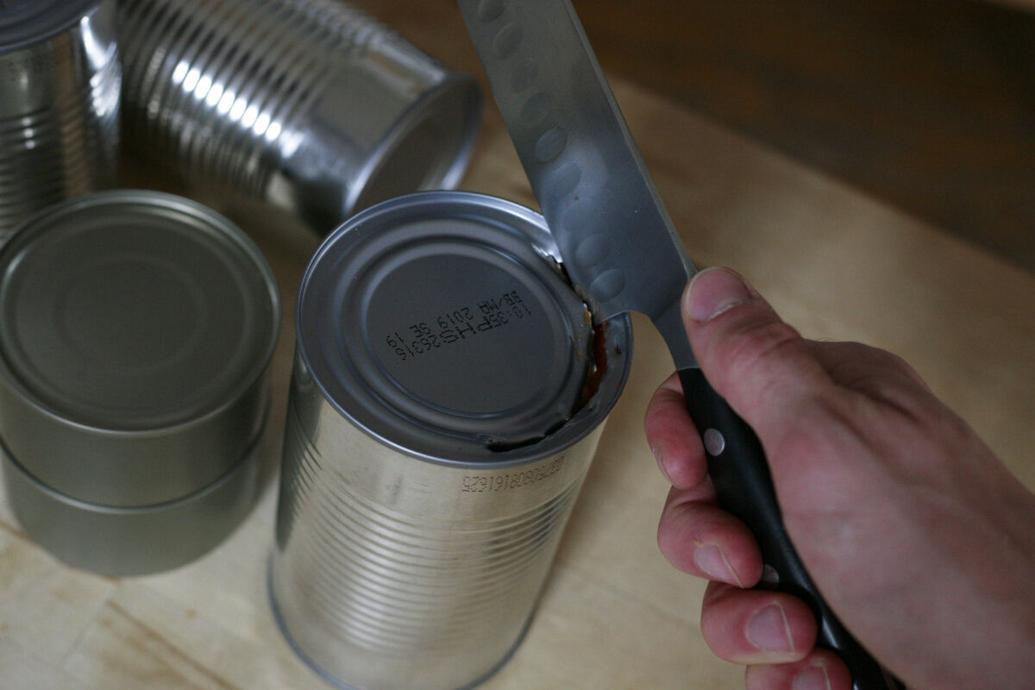 How to open a can without a can opener