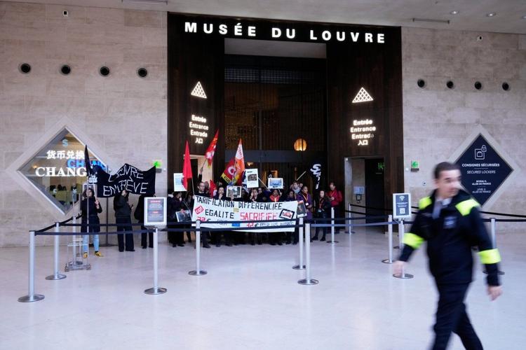 Louvre workers vote to extend a strike as the museum partially reopens
