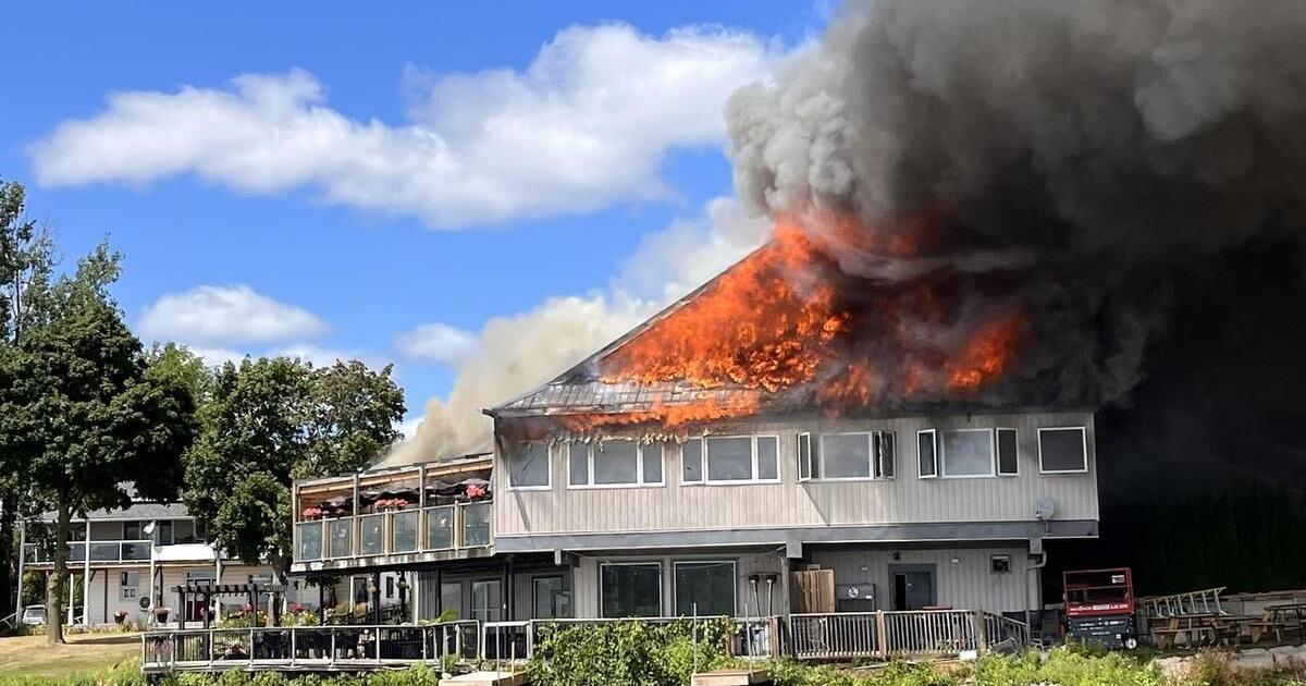 No injuries after large fire engulfs restaurant in Puslinch