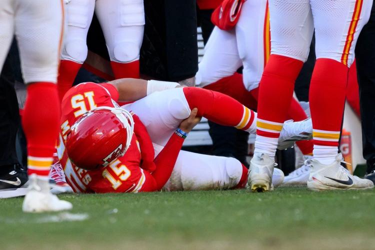 Chiefs quarterback Patrick Mahomes undergoes ACL surgery in Dallas ...