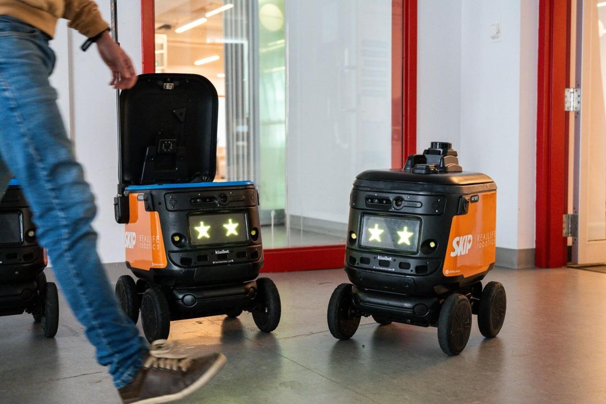 UW robot delivery system on the road, delivering food