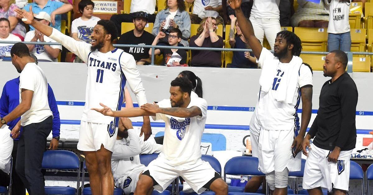 Titans edge Lightning to force second playoff game in Kitchener