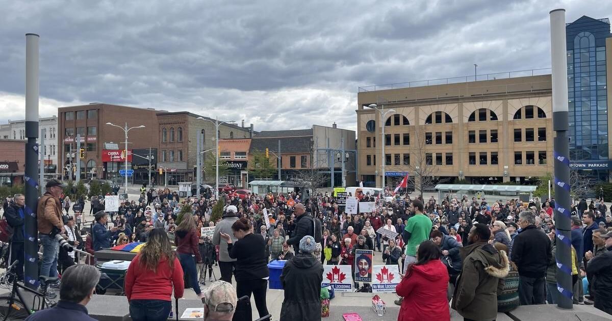 Anti-lockdown rally in Waterloo draws hundreds