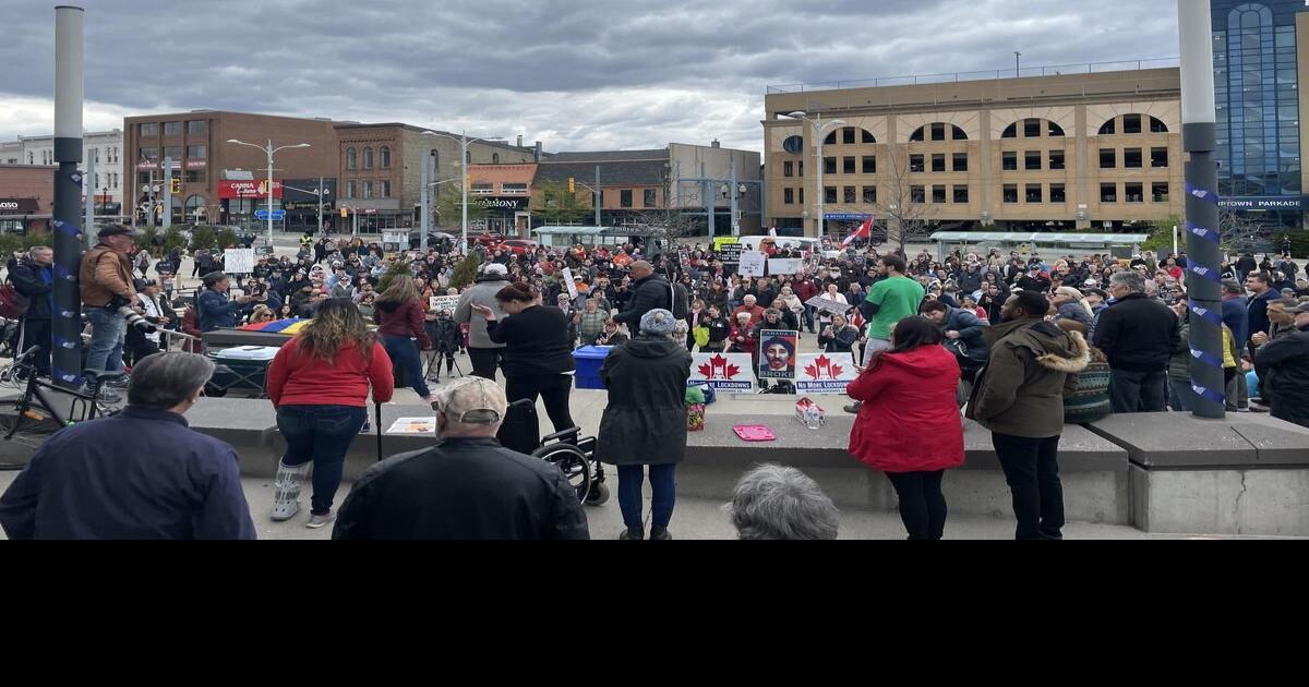 Anti-lockdown rally in Waterloo draws hundreds