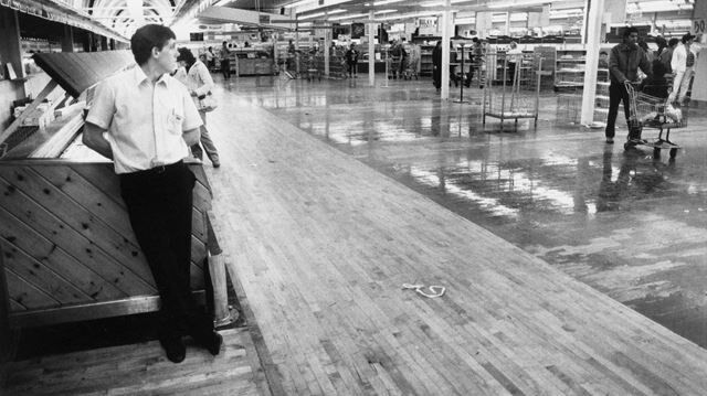 #TBT March 1987: Bargain hunters jam HiWay Market