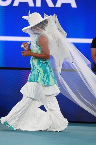 Naomi Osaka makes grand entrance and big fashion statement at ...