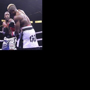 Cambridge boxer continues quest for world title