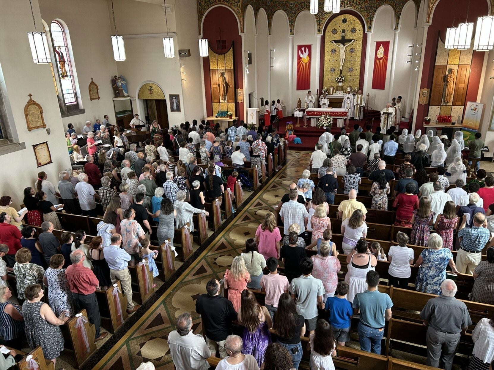 Pews packed as Kitchener church holds its final Sunday mass