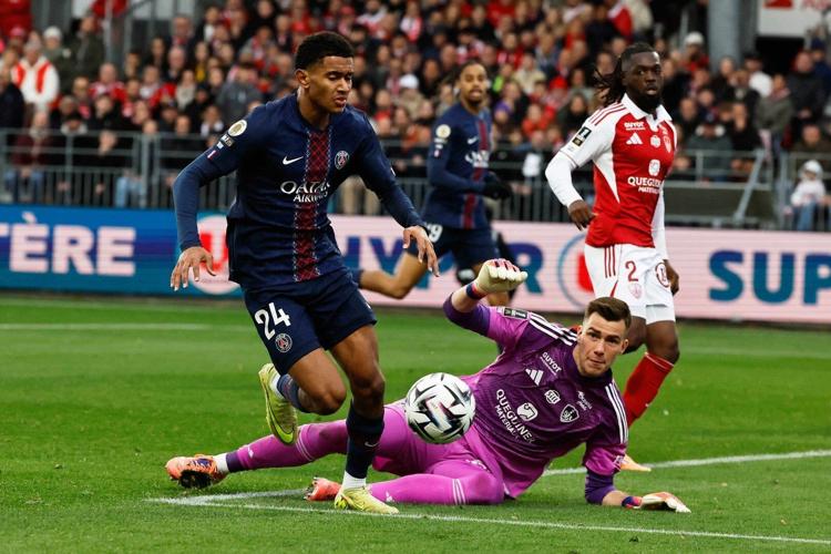 Hakimi scores twice as PSG beats Brest 3-0 to go top of Ligue 1