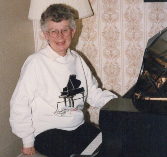 Piano teacher Rosalyn Peper lived life in tune with others