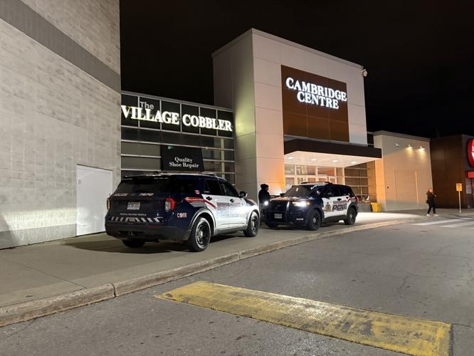 5 arrested after armed robbery at Cambridge jewelry store