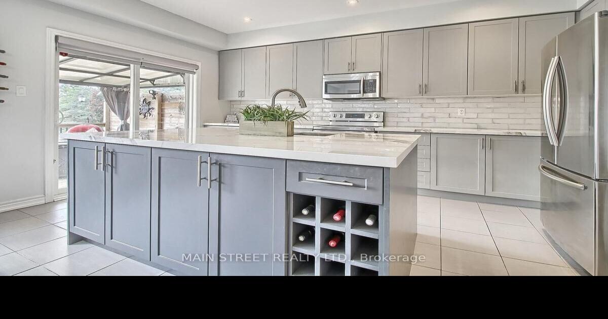 Luxury midtown condo vs. lakeside home in Keswick, Ont.