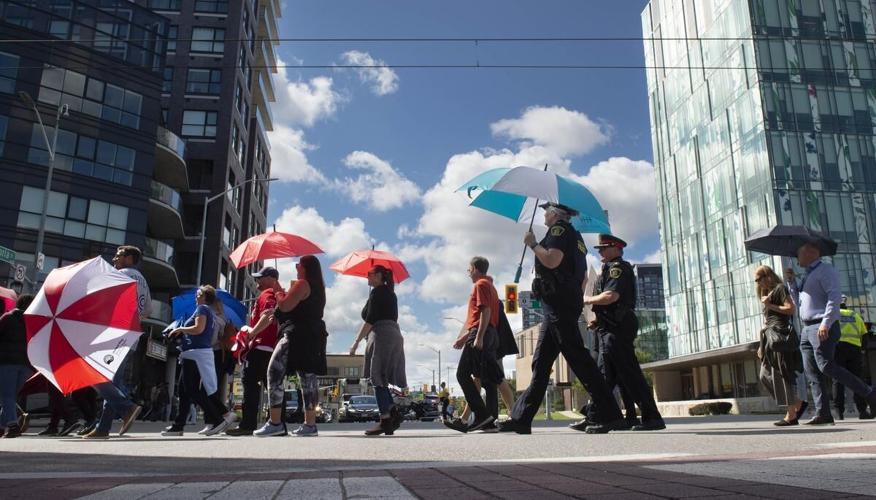 ‘March of 1,000 Umbrellas’ launches United Way fundraising