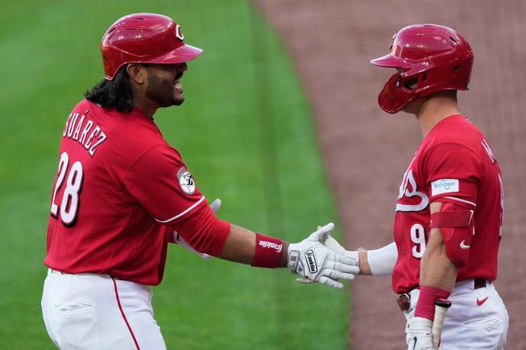 Suárez homers twice and drives in 6 to back Burns as Reds rout Mets 12-0