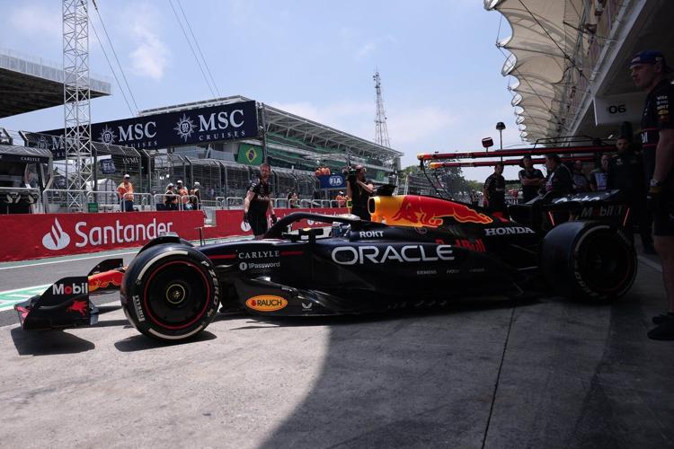 Norris grabs the sprint pole at the Brazilian GP from title rivals