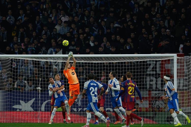 Barcelona goalie Garcia shrugs off hostile homecoming at Espanyol in ...